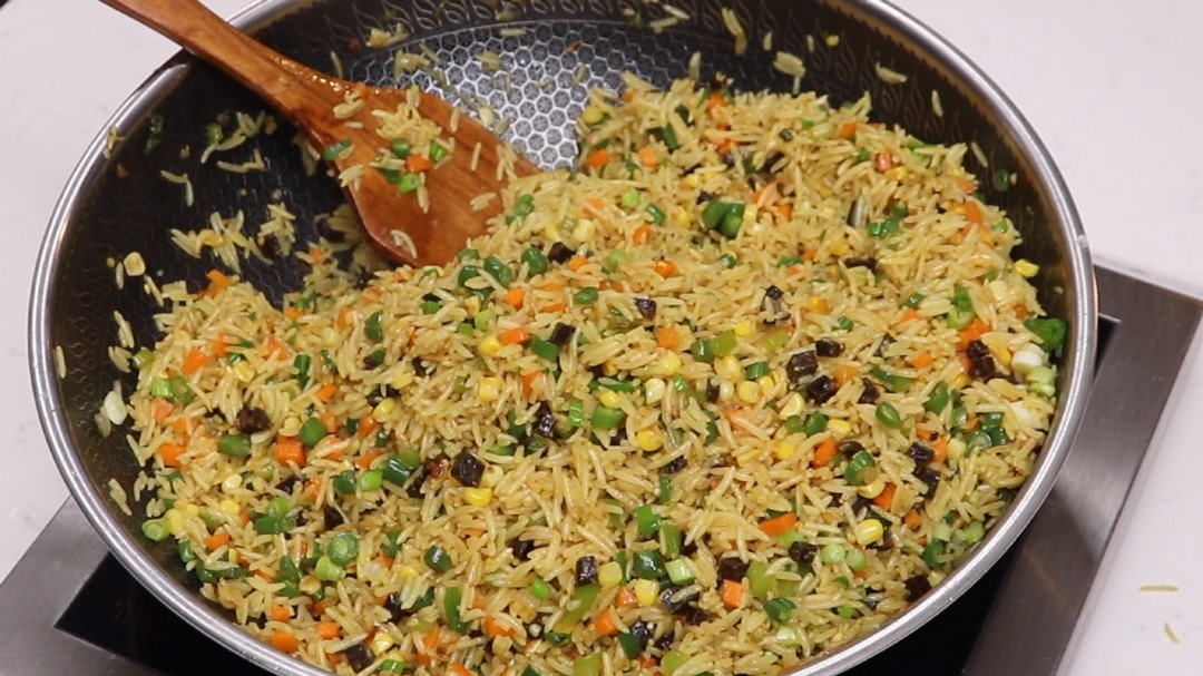 How to Make Nigerian Fried Rice (Party Style Recipe)