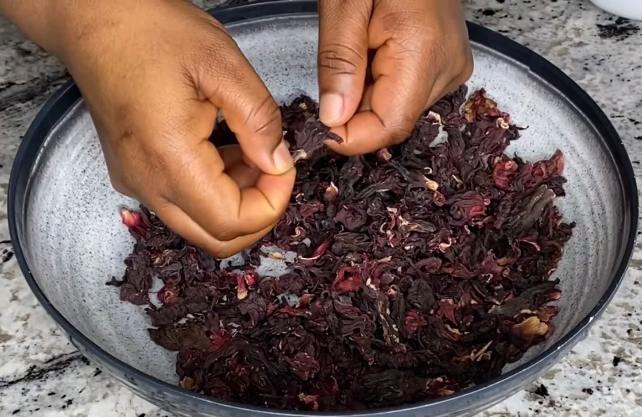 How to Make Delicious Zobo Drink – A Refreshing Nigerian Hibiscus Recipe You’ll Love