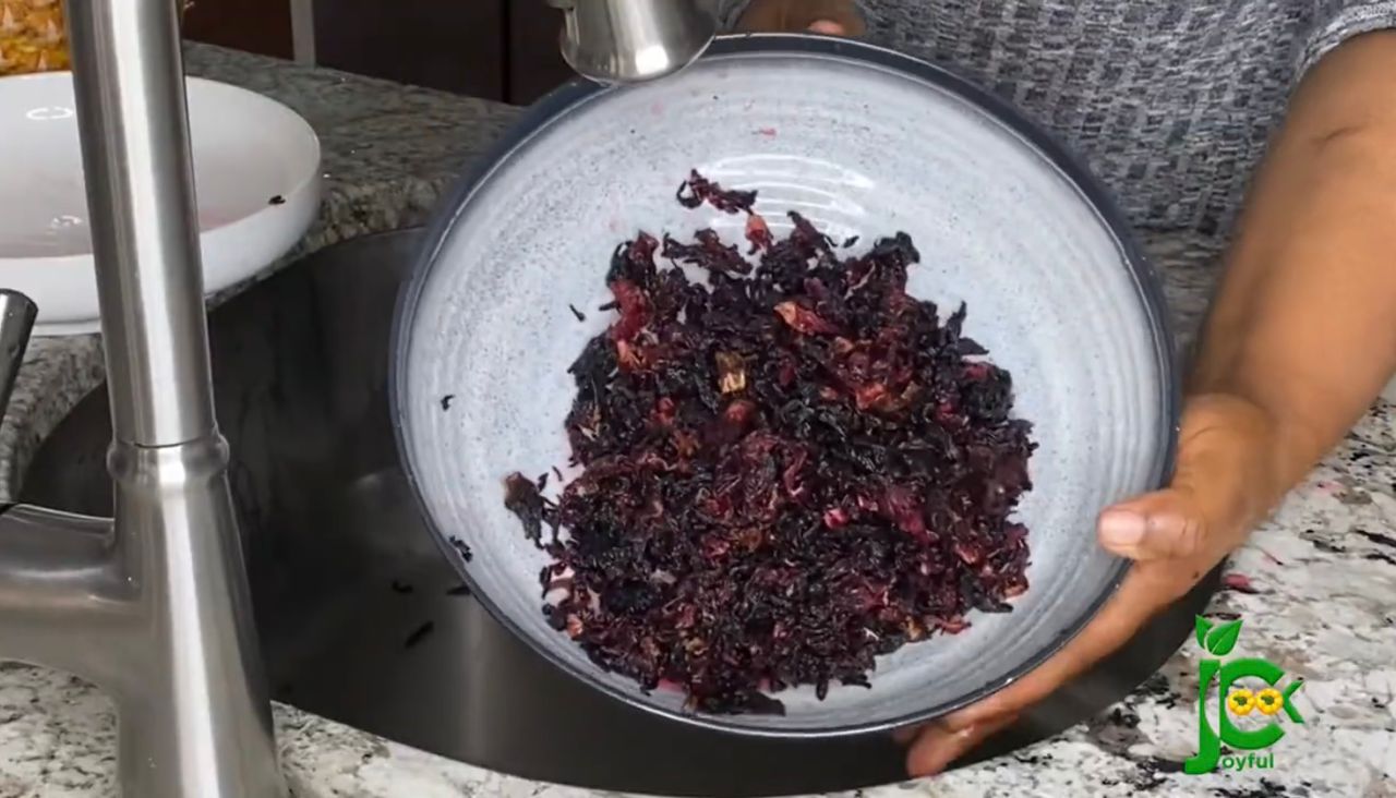 How to Make Delicious Zobo Drink – A Refreshing Nigerian Hibiscus ...